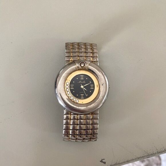 Vintage | Accessories | Mens Vintage Gold Watch8s Stretch Gold Silver ...